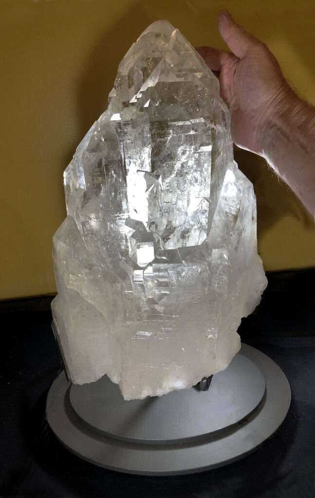 Crystal Sculptures Archives - Elegant Crystals & Gems 1